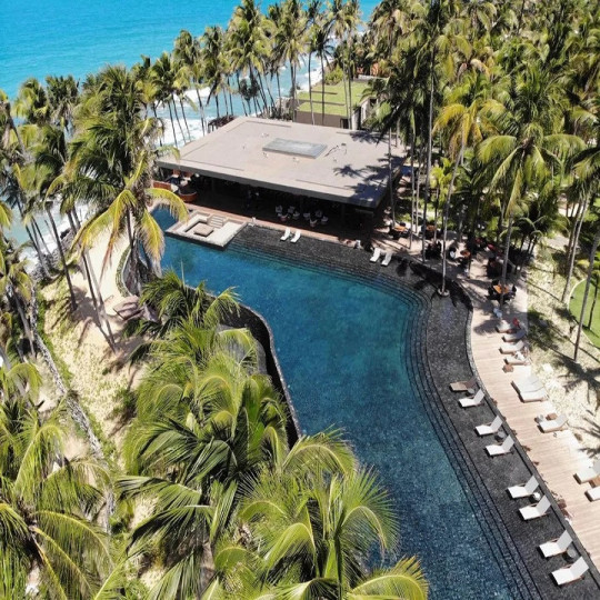 Carrelage piscine Pierre de Bali BLACK LAVA 10x20| Concept Mosaïque